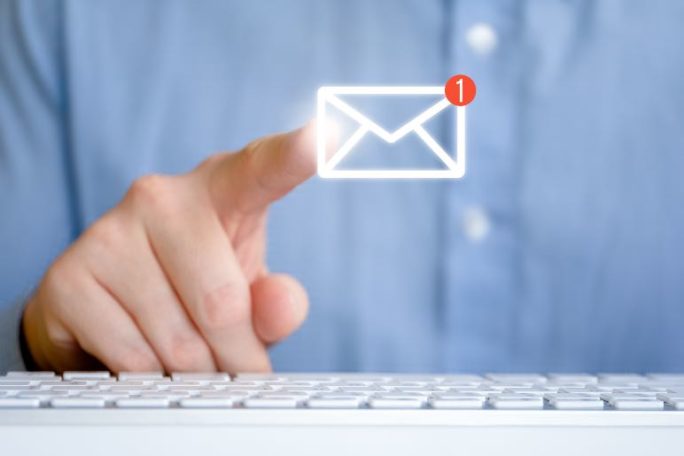 La plataforma de email marketing Acrelia permite verificar emails